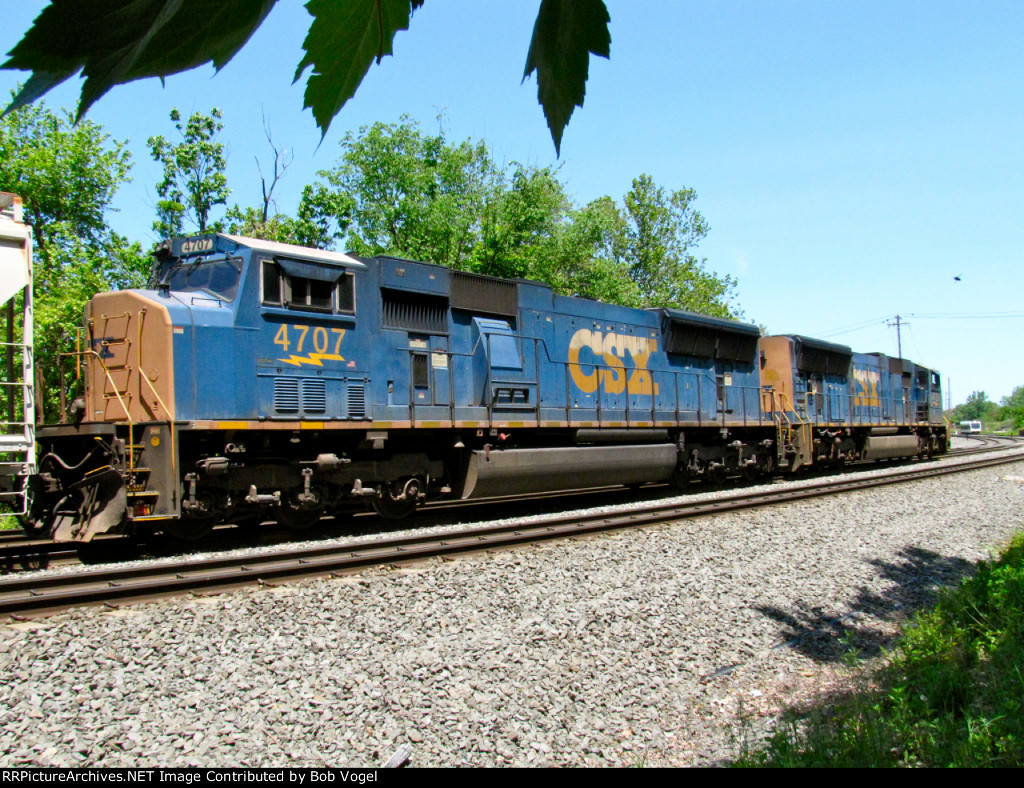 CSX 4707 and 4738